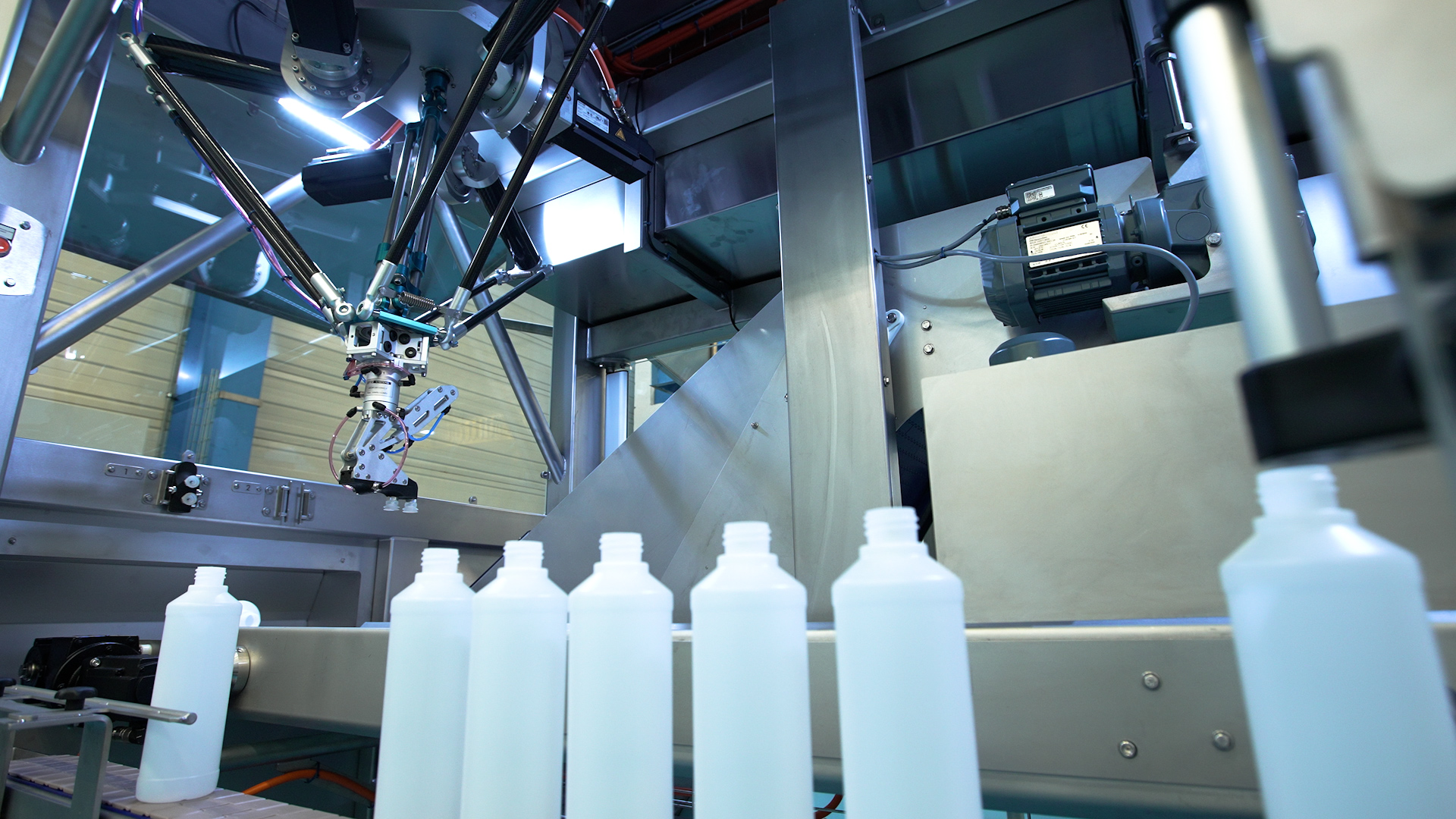 BFR Systems lance un redresseur de flacons robotisé, entièrement ...